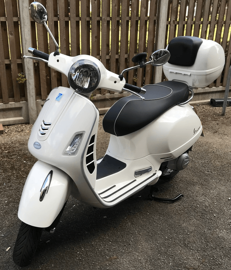 Vespa GTS Super Top Box/Folding Rack Installed at Scooteria ...